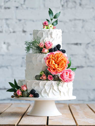 The best High Street wedding cakes - Woodhall Manor